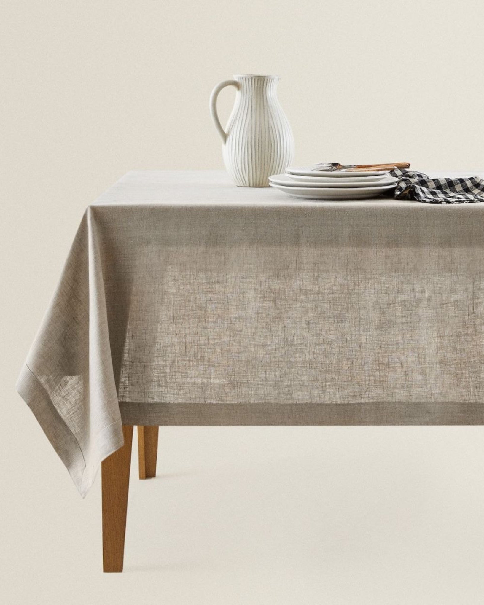 Hemstitched Dark Grey Linen Tablecloth (6-8pax) – HÉAS
